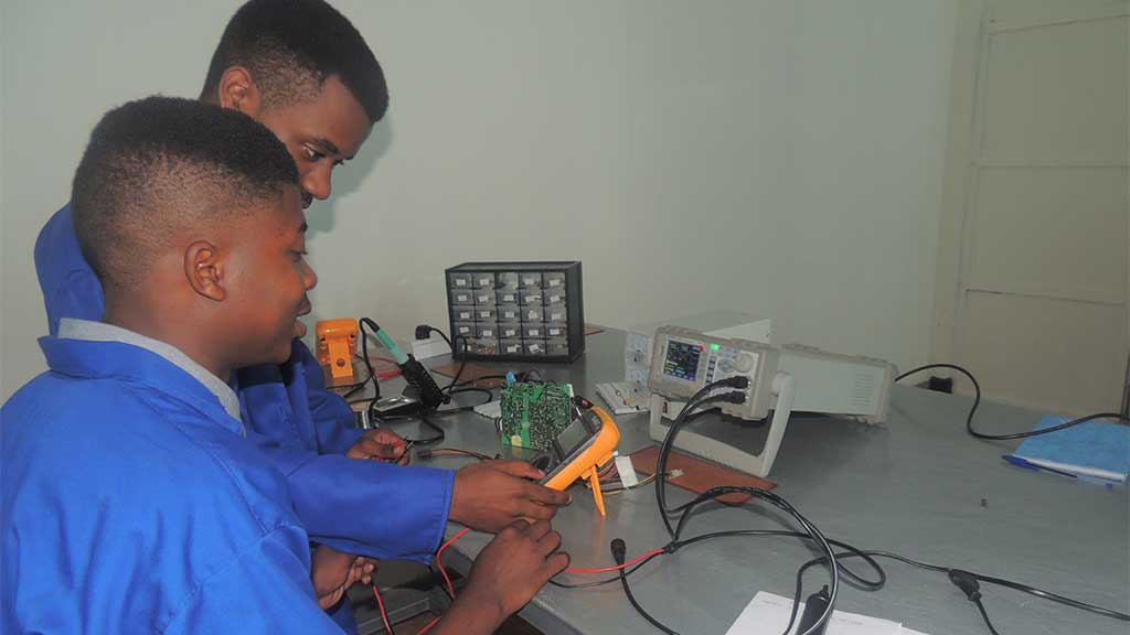 Department of Electrical & Electronics Engineering - ULK Polytechnic ...